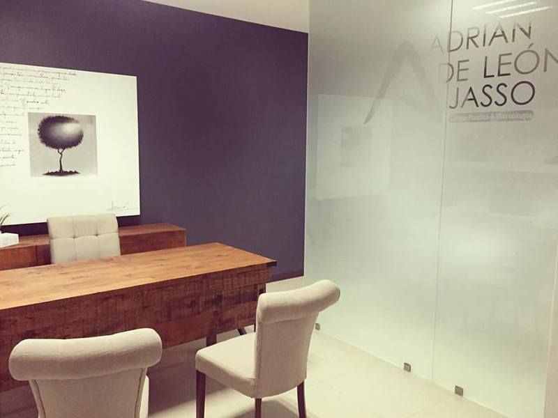 Dr. Adrián De León Jasso - Multiestetica.mx